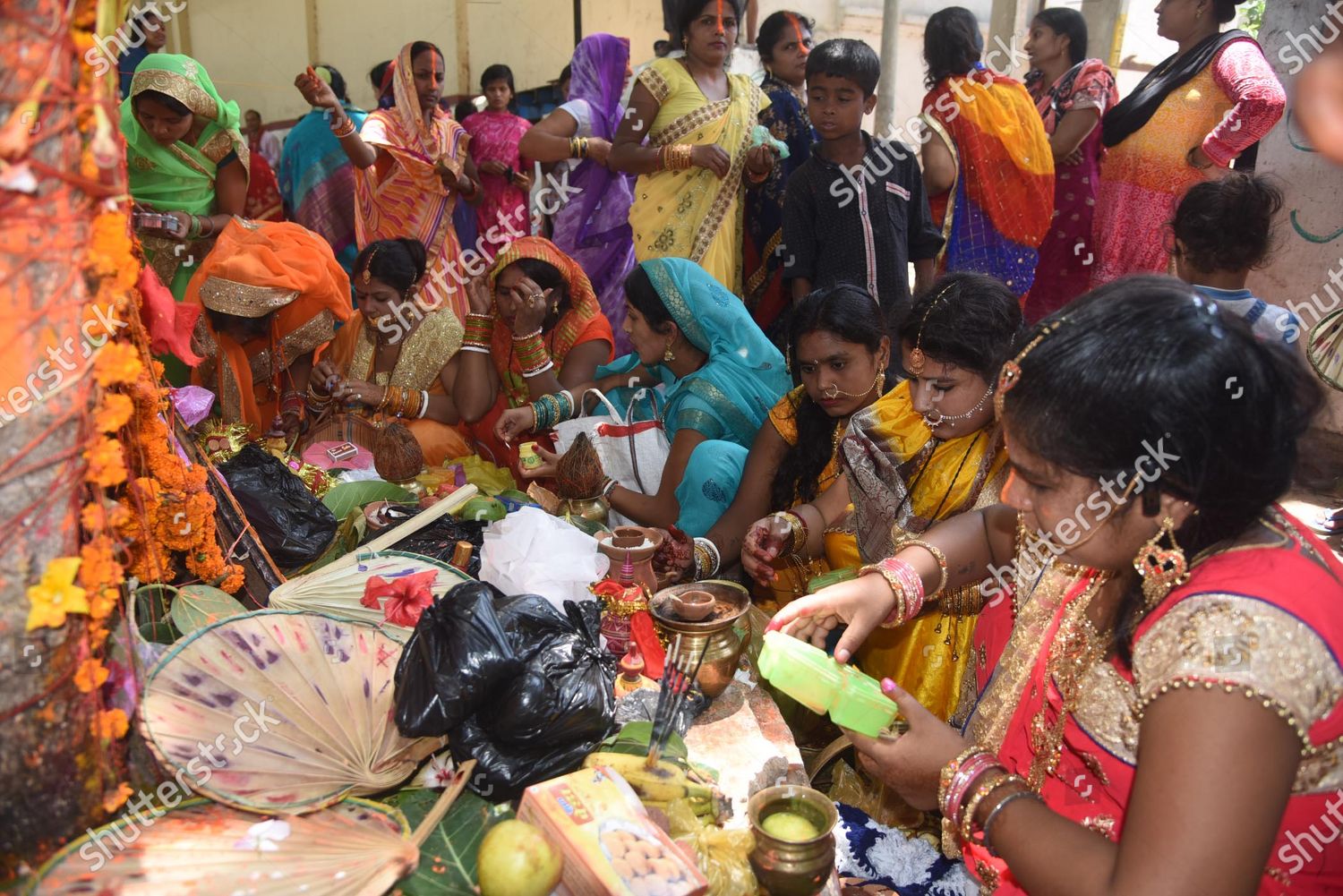 Women Perform Rituals Near Banyan Tree Editorial Stock Photo - Stock ...