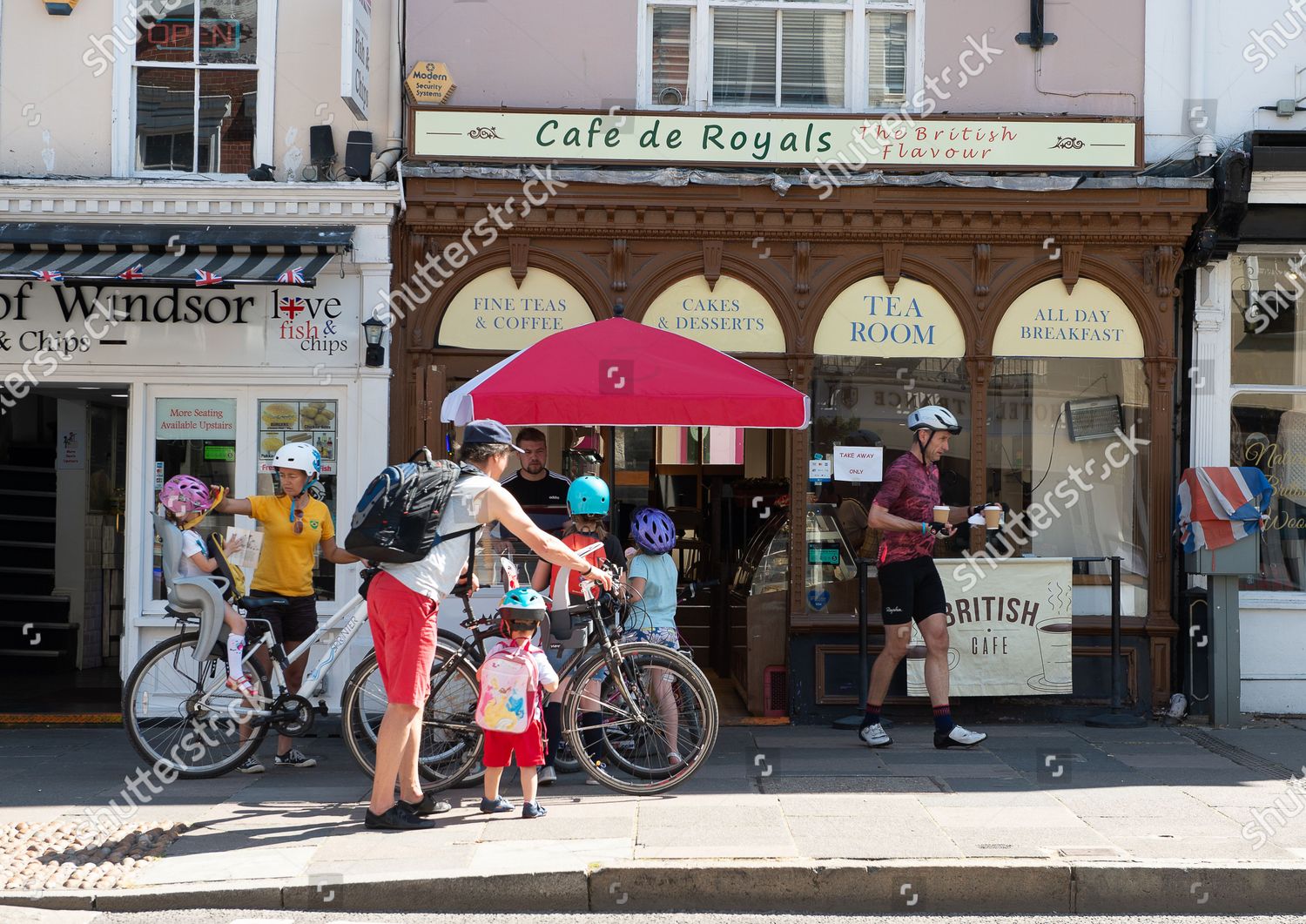 PEOPLE QUEUE ICE CREAMS OUTSIDE CAFE Editorial Stock Photo - Stock ...