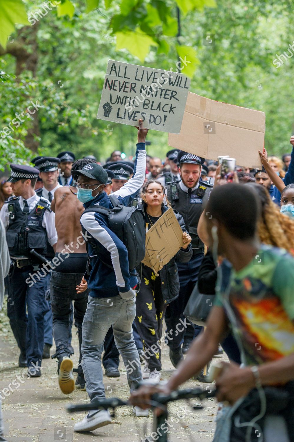 LARGE CROWD SURROUND TSG POLICE VANS Editorial Stock Photo - Stock ...