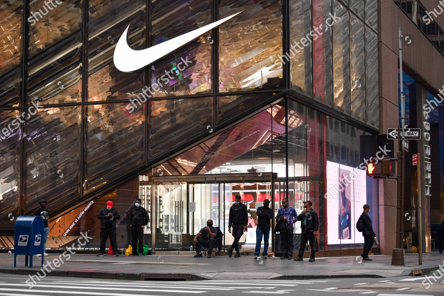 Security Guards Protect Nike Flagship Store Editorial Stock Photo ...