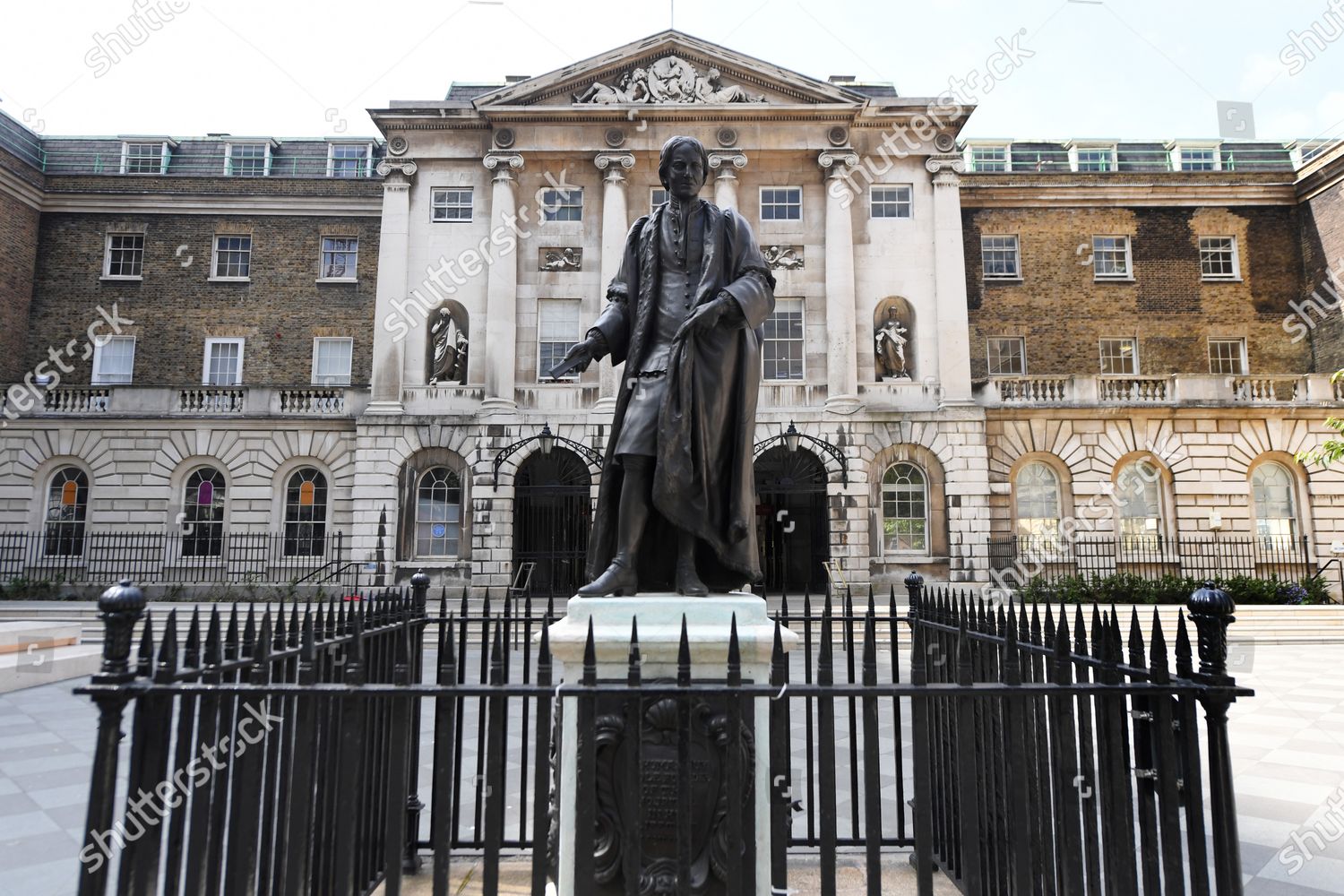 Sir Thomas Guy Statue Guys Hospital Editorial Stock Photo - Stock Image ...