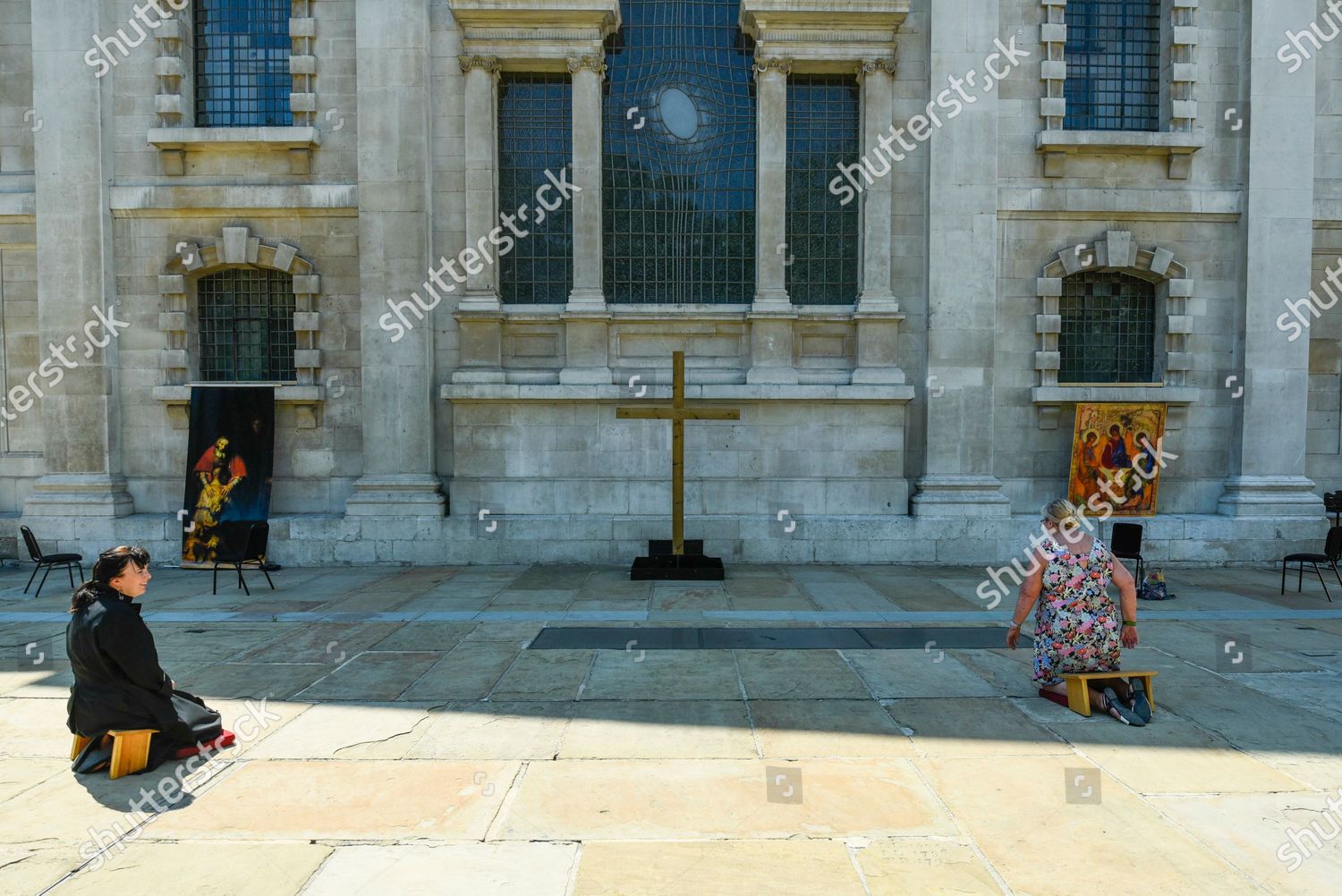 Sally Priest Church L Carol Congregation Editorial Stock Photo - Stock ...