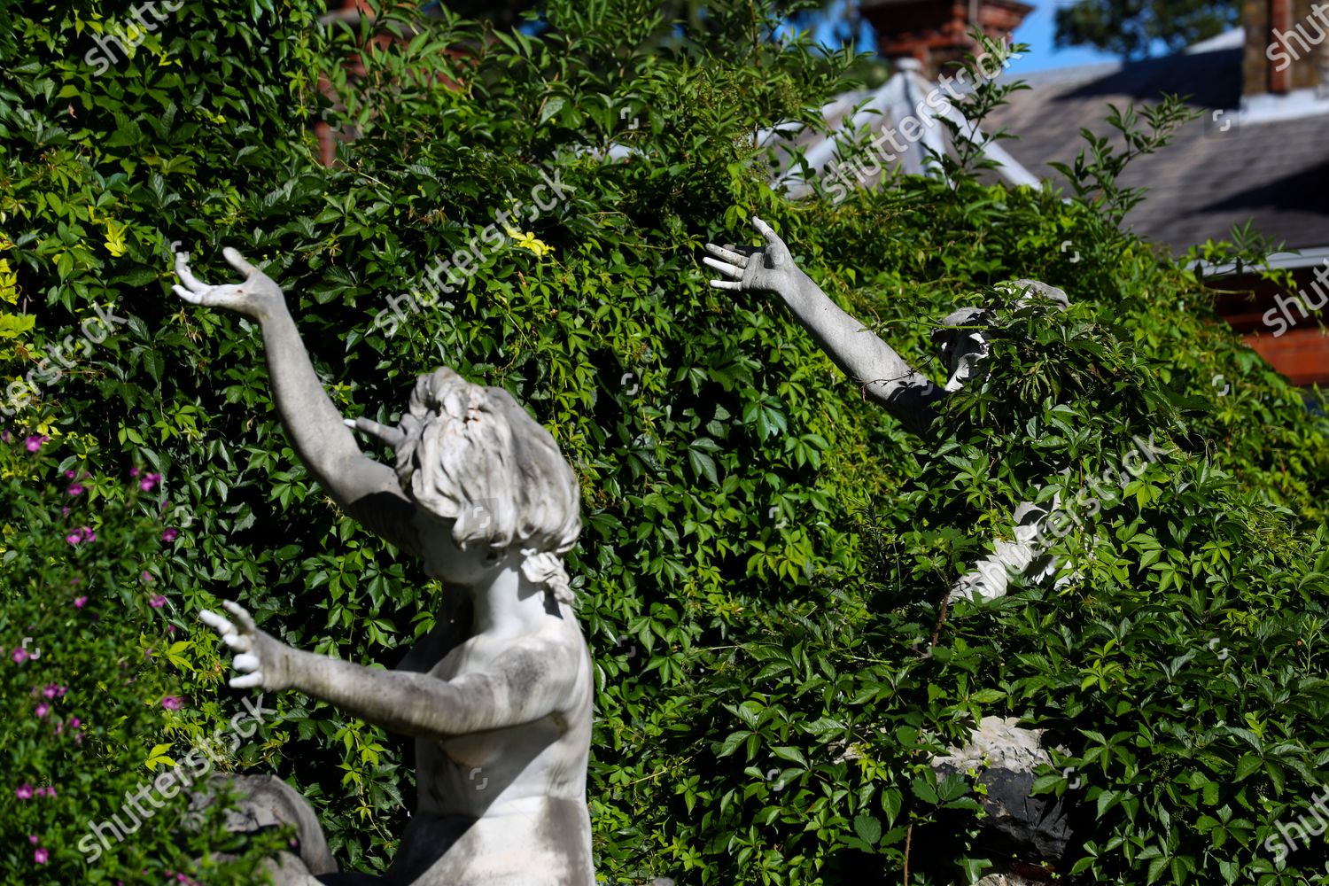 NAKED LADIES STATUES CASCADE POOL OCEANIDES Editorial Stock Photo ...