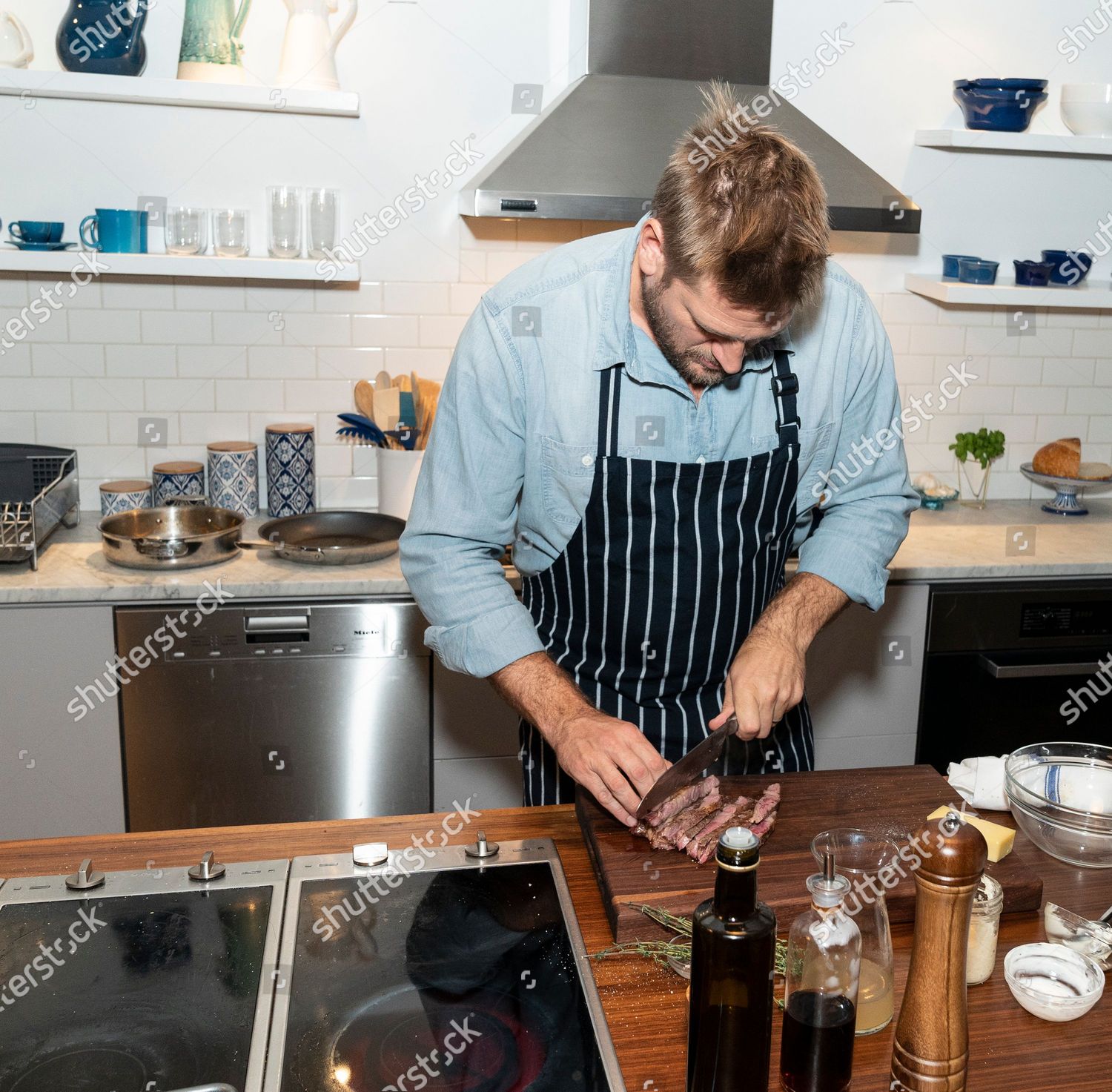 Australian Celebrity Chef Curtis Stone Cooking Editorial Stock Photo ...