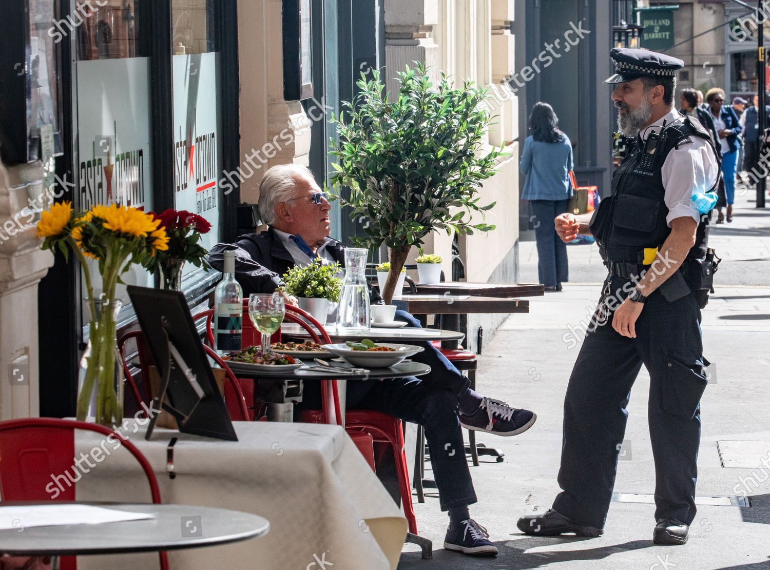 Police Patrol Pubs Restaurants Covent Garden Editorial Stock Photo ...