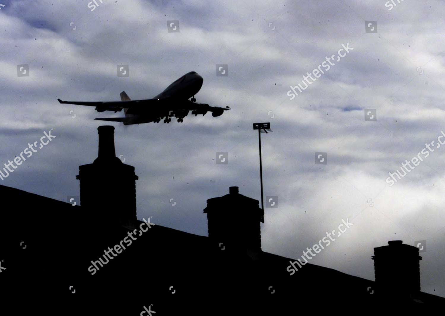 Heathrow Airport Landing Over Cranford Night Editorial Stock Photo ...