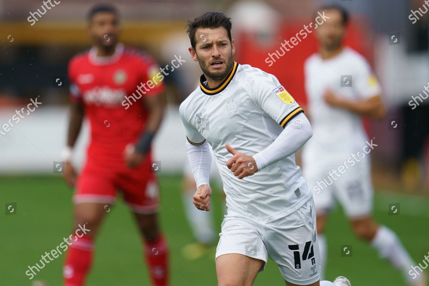 Wes Hoolahan Cambridge United 14 Editorial Stock Photo - Stock Image ...