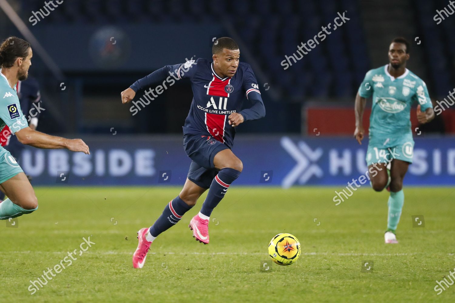Kylian Mbappe 7 Paris Saintgermain Controls Editorial Stock Photo ...