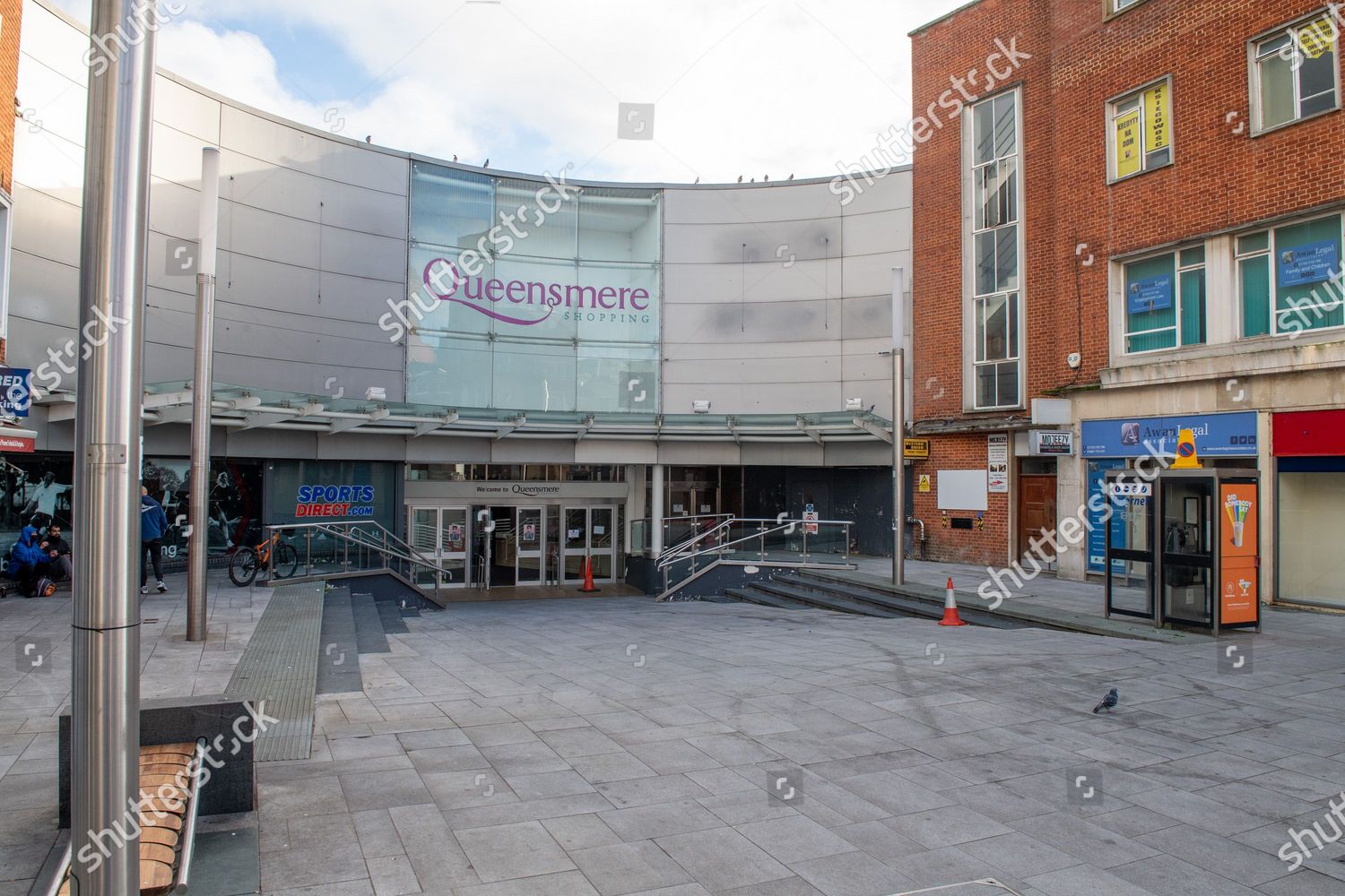 Entrance Large Queensmere Shopping Centre Slough Editorial Stock Photo ...