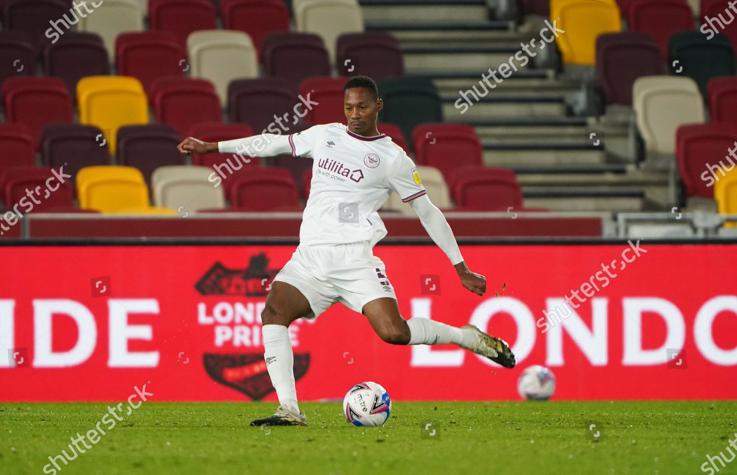 Ethan Pinnock Brentford Editorial Stock Photo - Stock Image | Shutterstock
