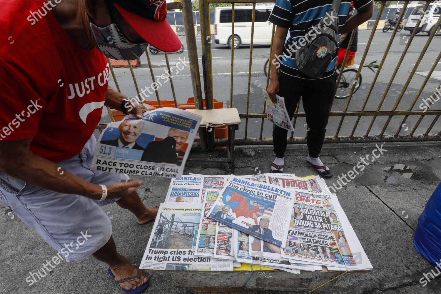 Newspaper Vendor L Shows Local Newspapers Editorial Stock Photo - Stock ...