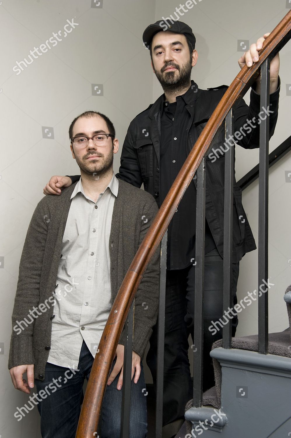 L R Designer Brothers Stephen Theodore - Foto de stock de contenido ...