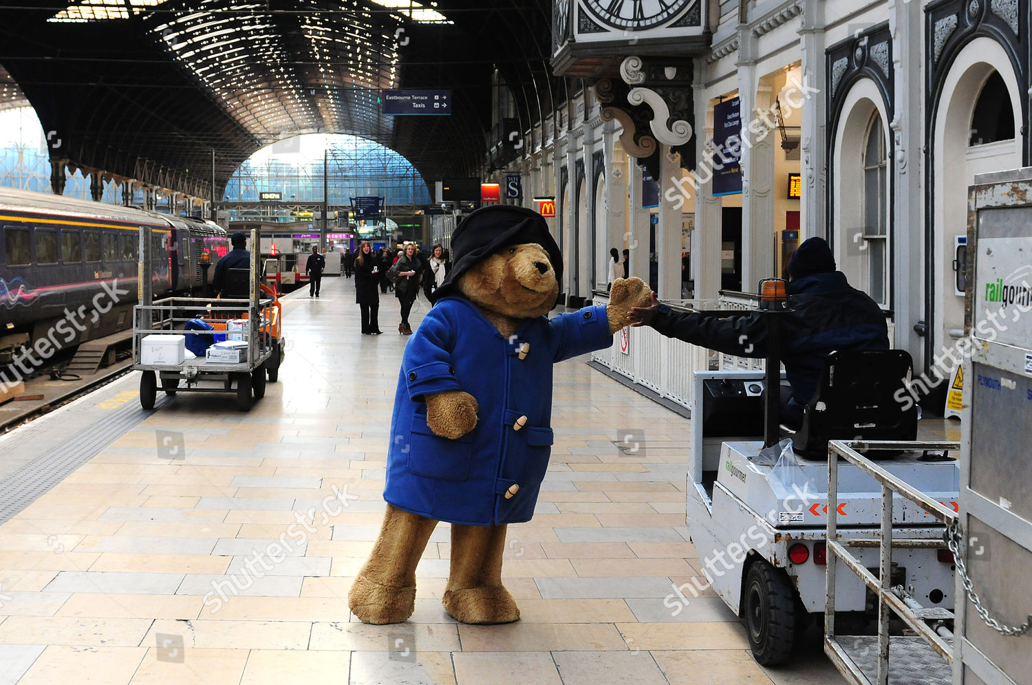 Paddington Bear On Station Concourse Editorial Stock Photo - Stock ...