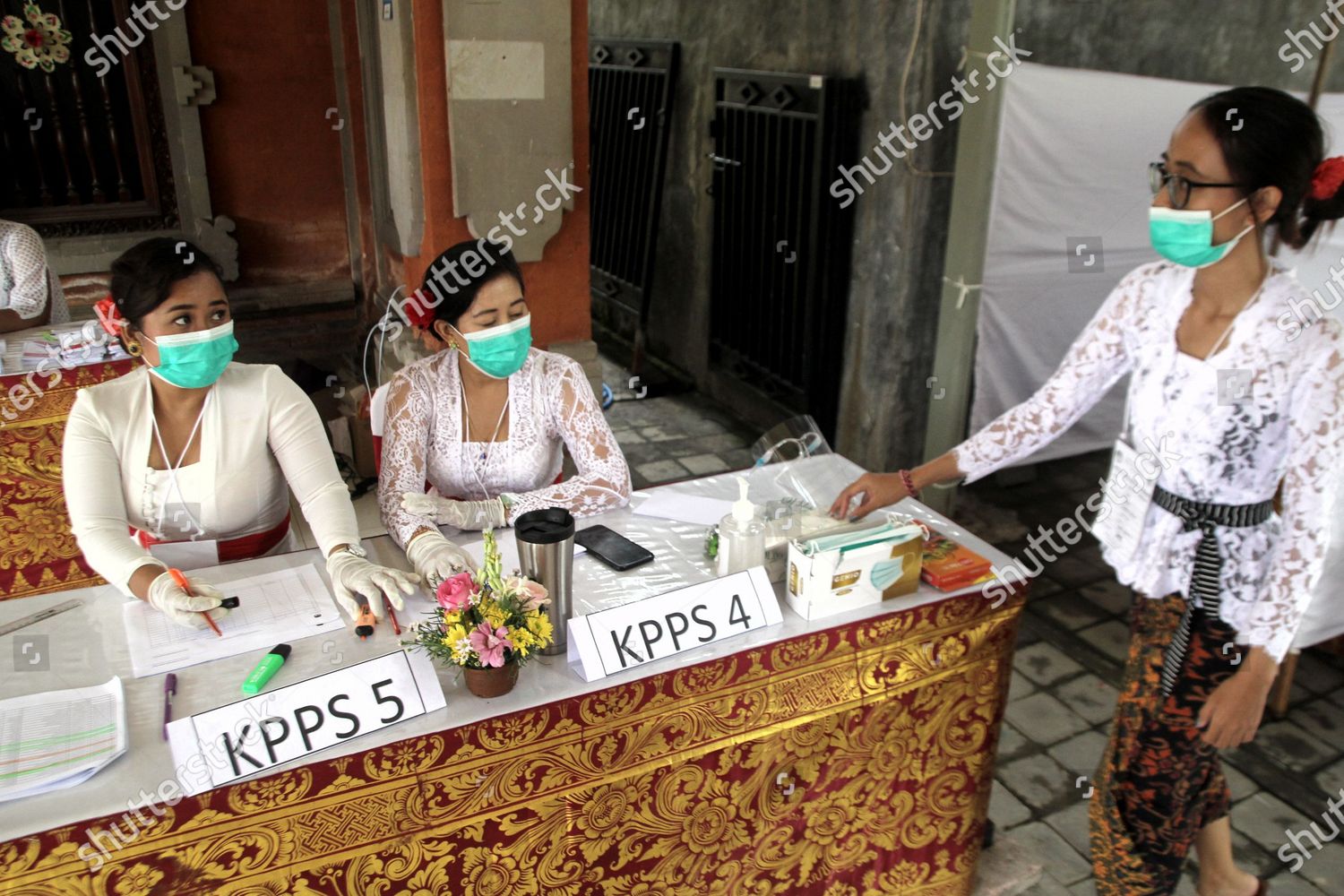 Number Balinese Women Wear Traditional Clothes Editorial Stock Photo ...