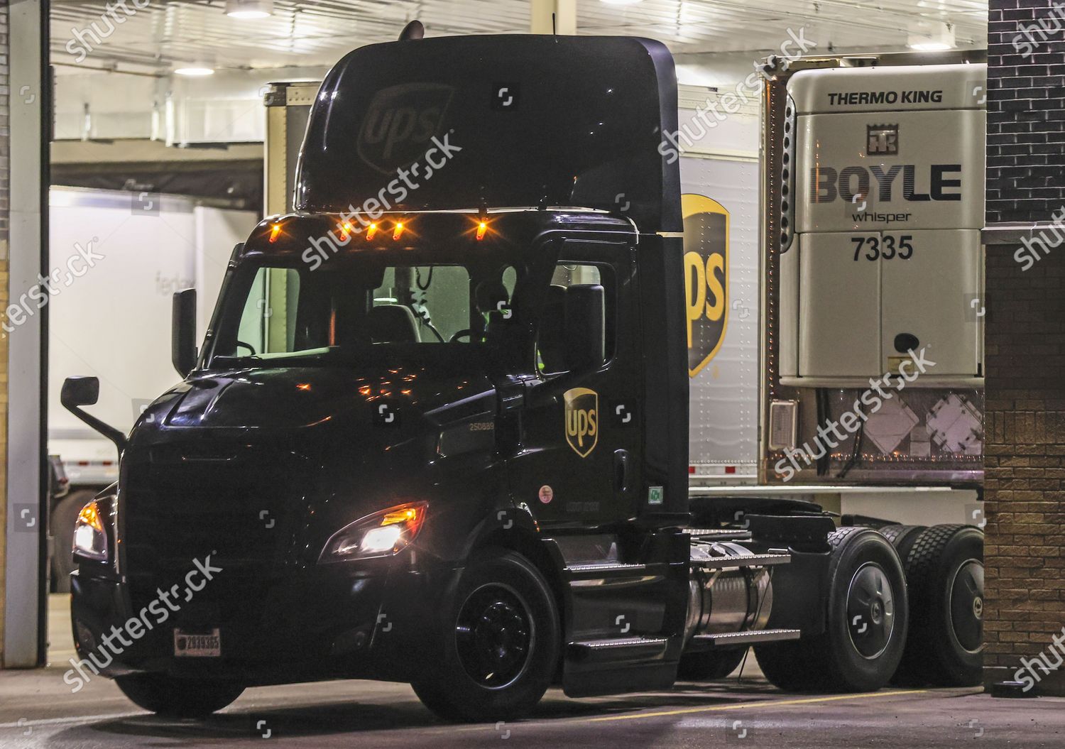 Ups Tractor Connects Trailer Loading Dock Editorial Stock Photo - Stock ...