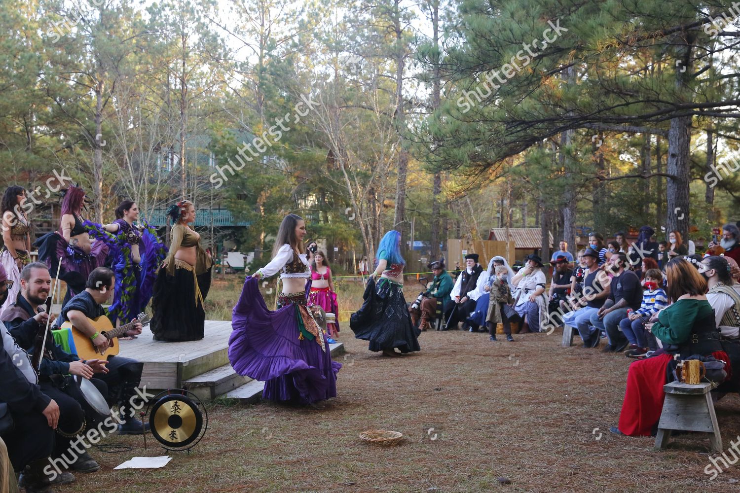 People Watch Dancing Show During Louisiana Editorial Stock Photo ...