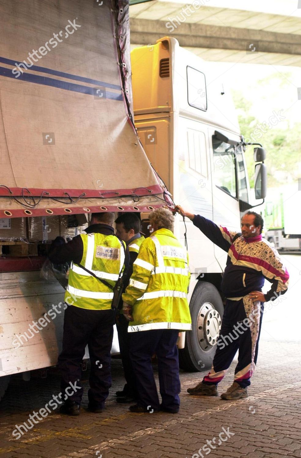 Customs Excise Officers Search Lorry Dover Editorial Stock Photo ...
