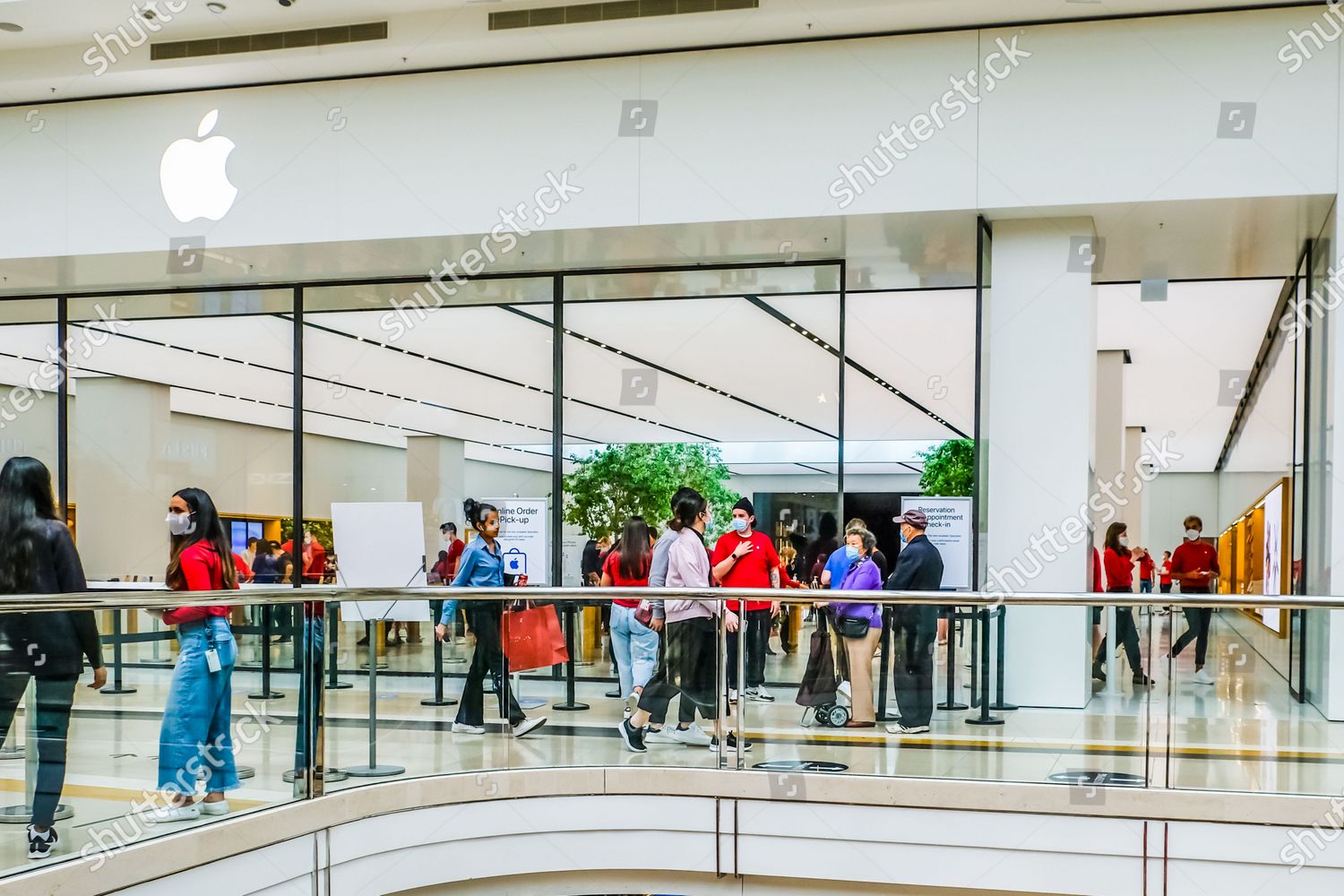 Apple Store Chadstone Shopping Centre Apple Editorial Stock Photo ...
