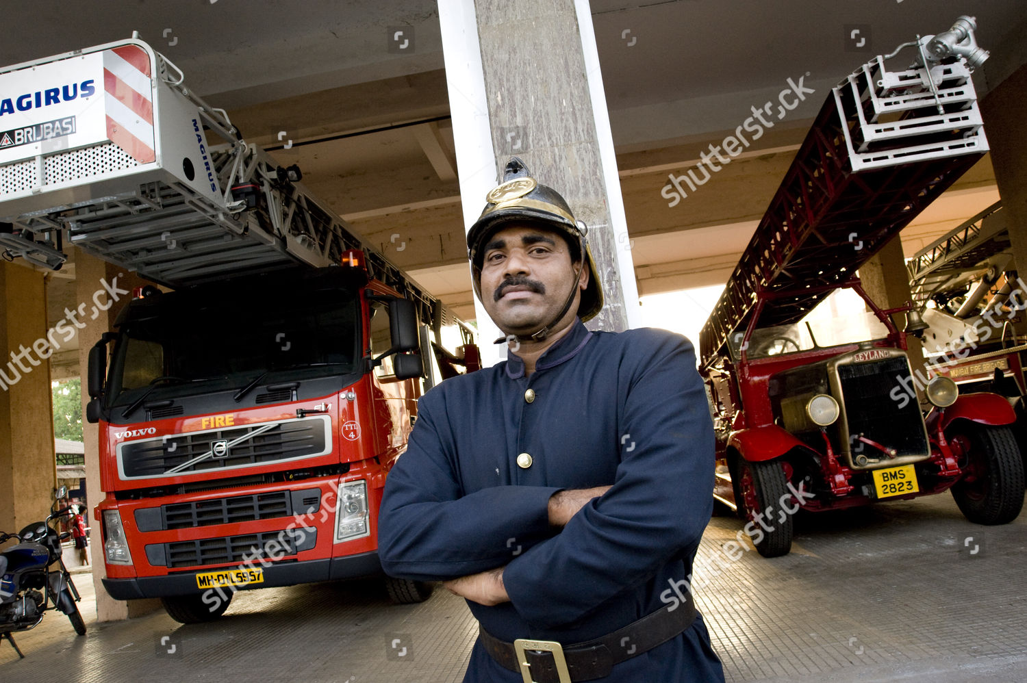 Firefighter Wearing Old Antiquated Rajera Firefighting Editorial Stock ...