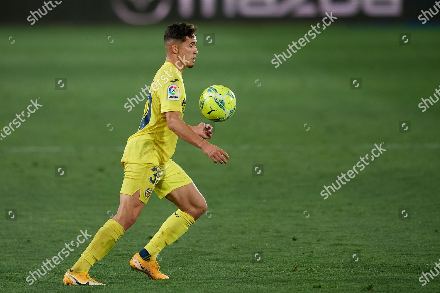 Jeremy Pino Villarreal Controls Ball During Editorial Stock Photo ...