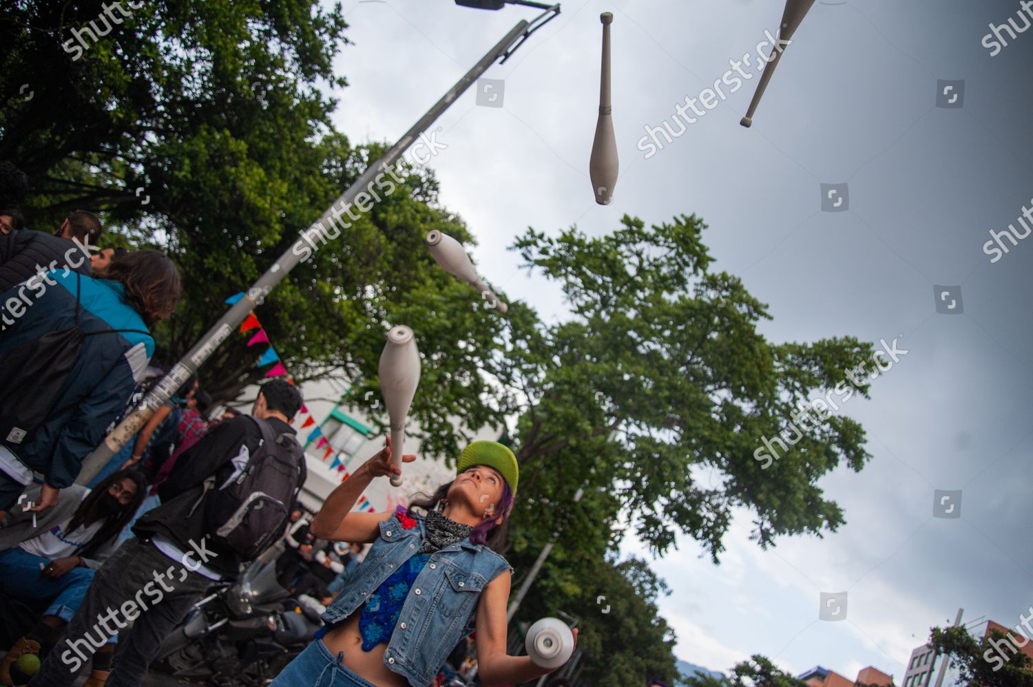 Demonstrators Practice Juggling Students Universidad Pedagogica ...