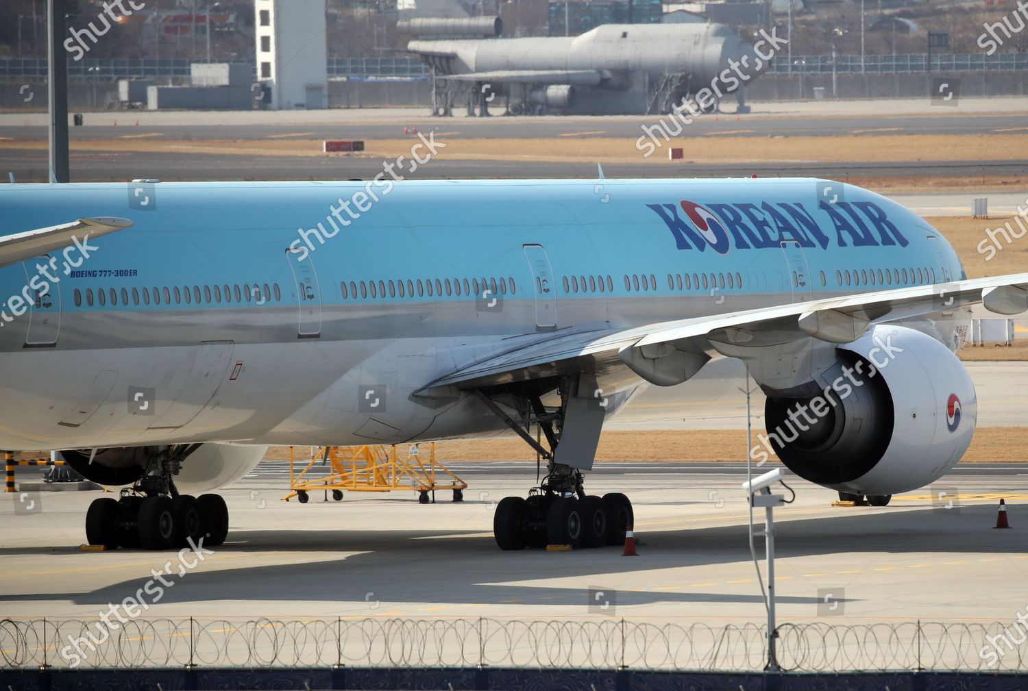 Boeing 777 Passenger Jet Operated By Editorial Stock Photo - Stock ...