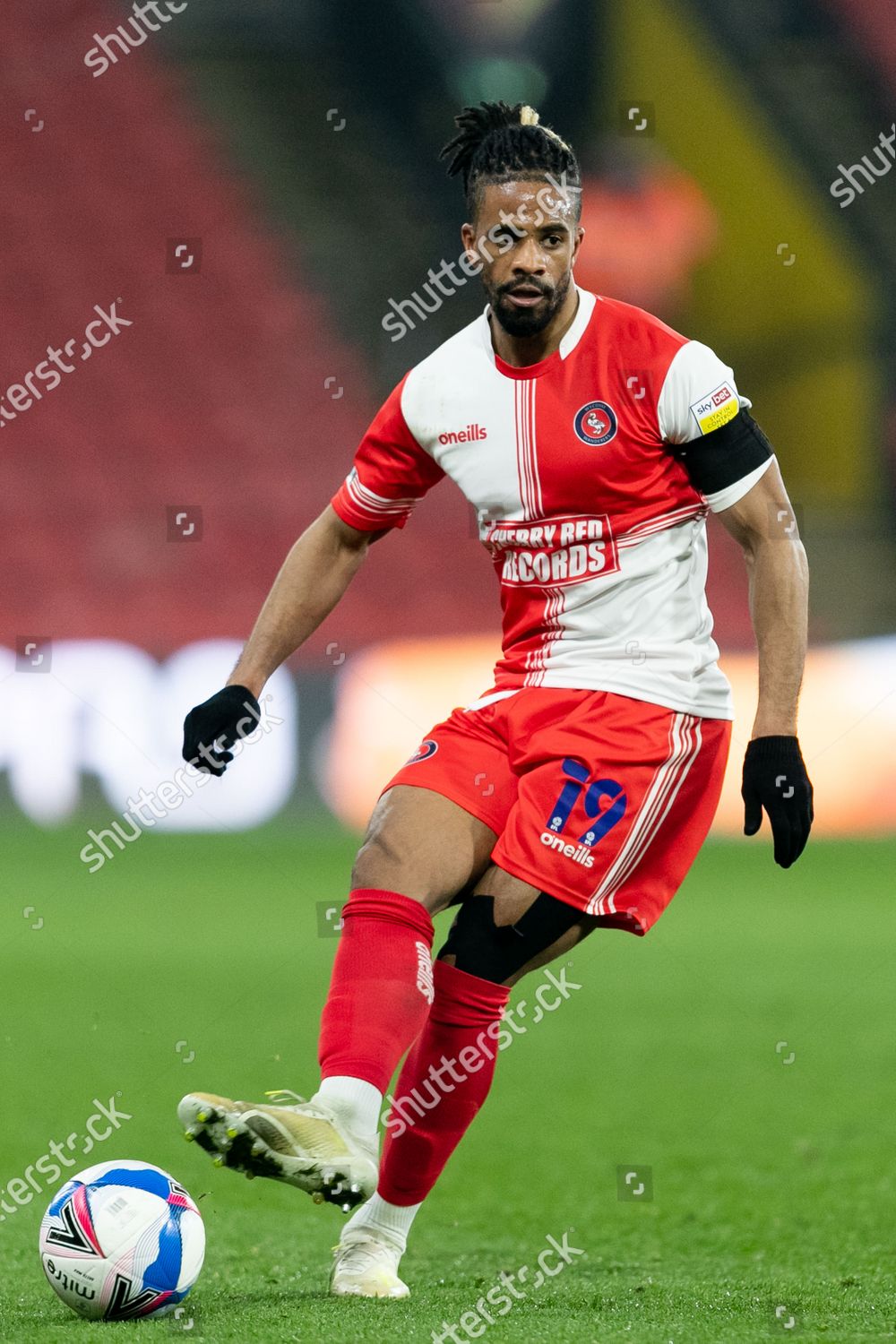 Garath Mccleary Wycombe Wanderers Passes Ball Editorial Stock Photo ...