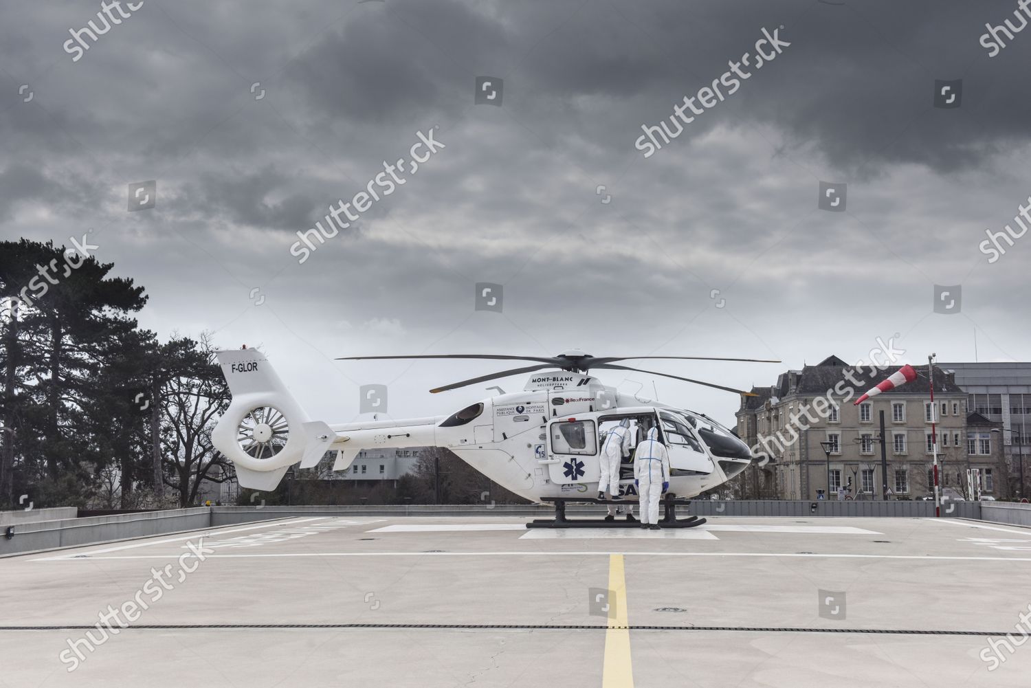 Medical Staff Use Gurney Transport Medical Editorial Stock Photo ...