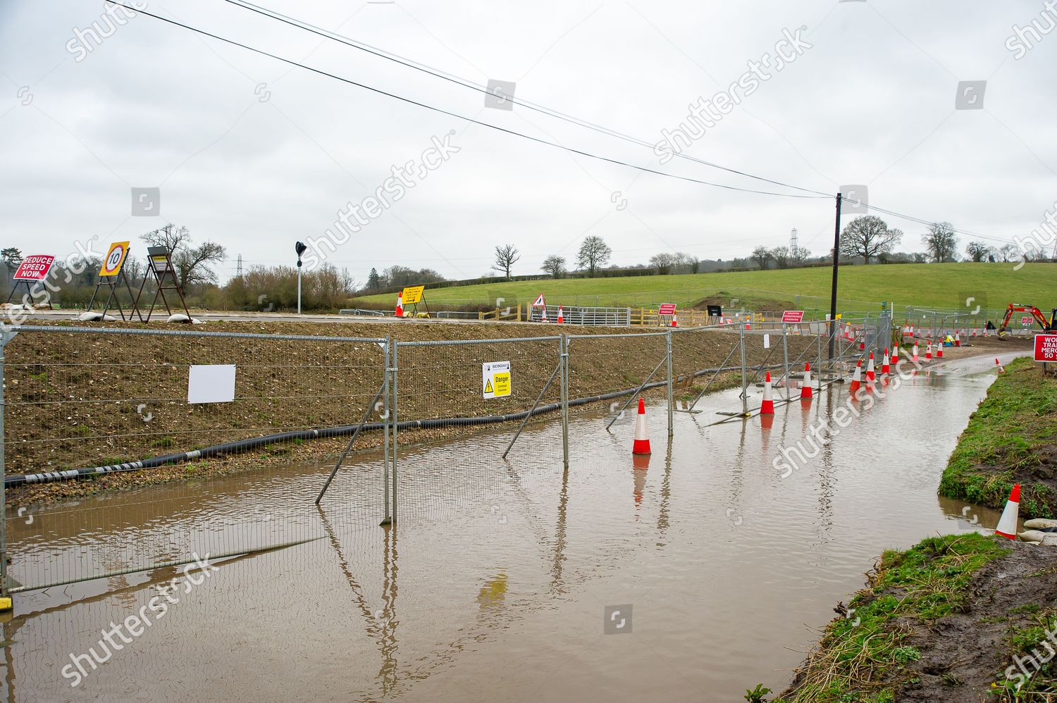 Winding Country Bottom House Farm Lane Editorial Stock Photo - Stock ...