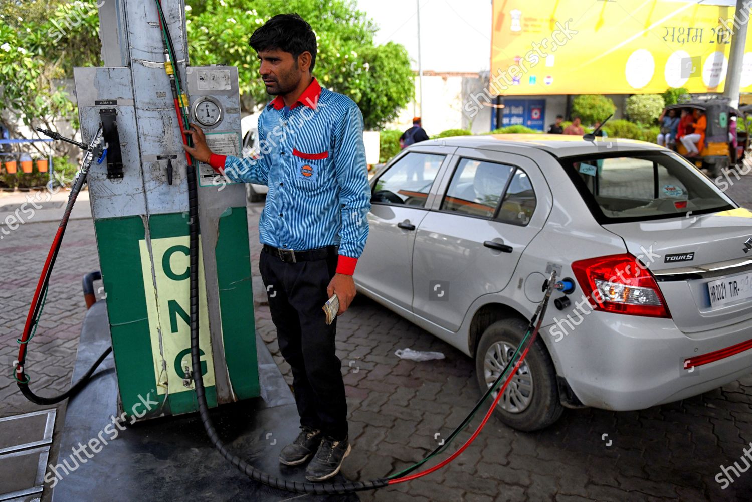 WORKER REFILL VEHICLE BY CNG COMPRESSED Editorial Stock Photo - Stock ...