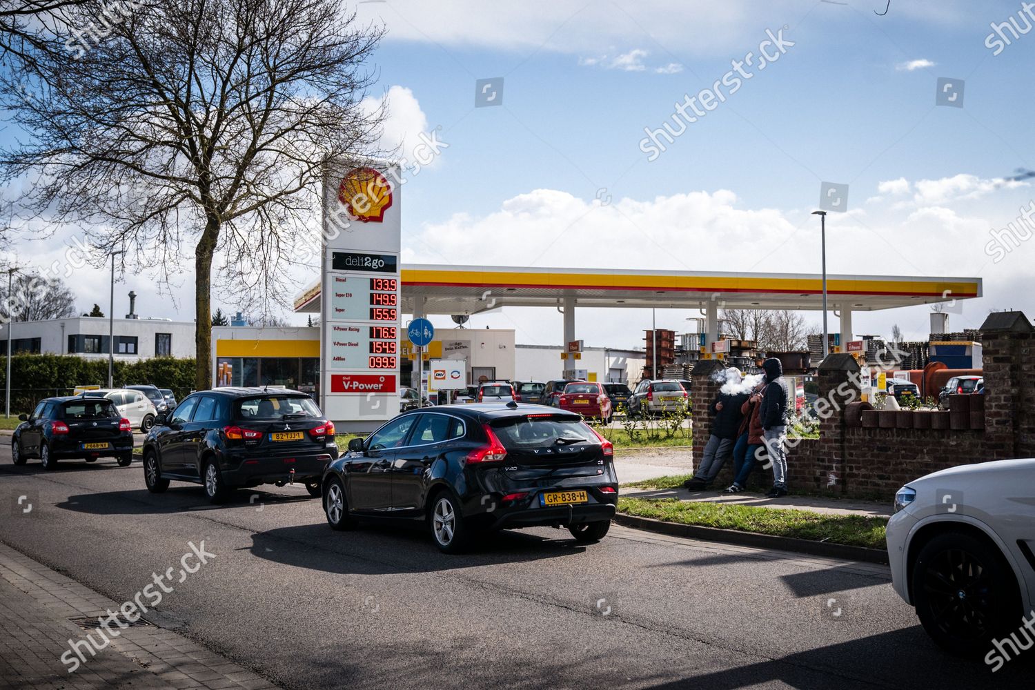 Busy Shell Gas Station Kaldenkirchen Germany Editorial Stock Photo ...