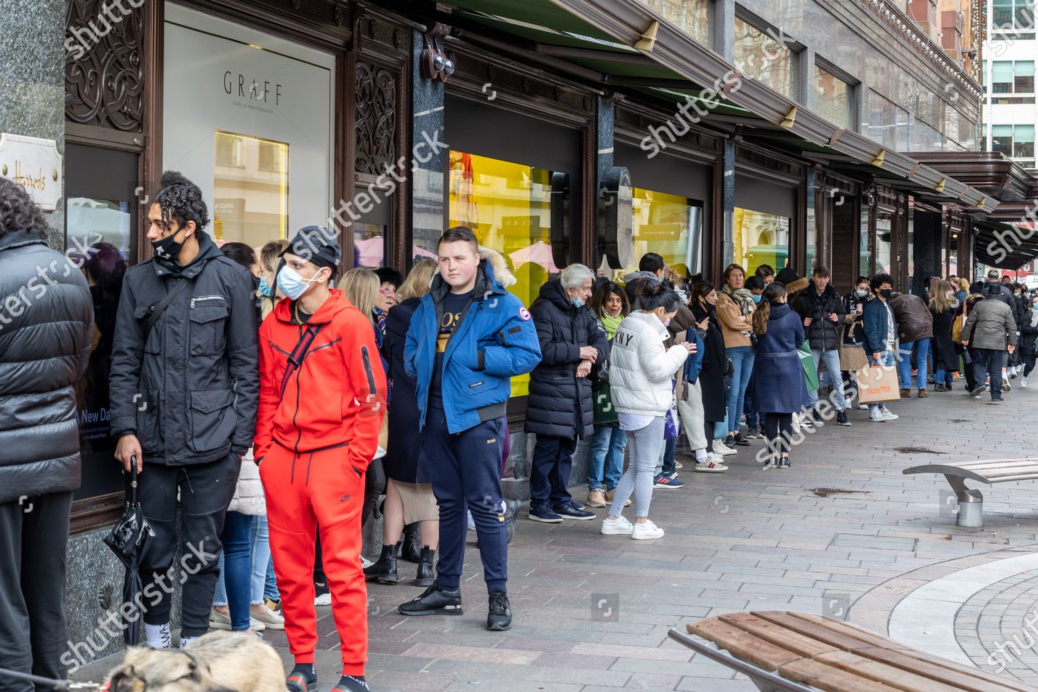 Members Public Queue Outside Harrods London Editorial Stock Photo ...