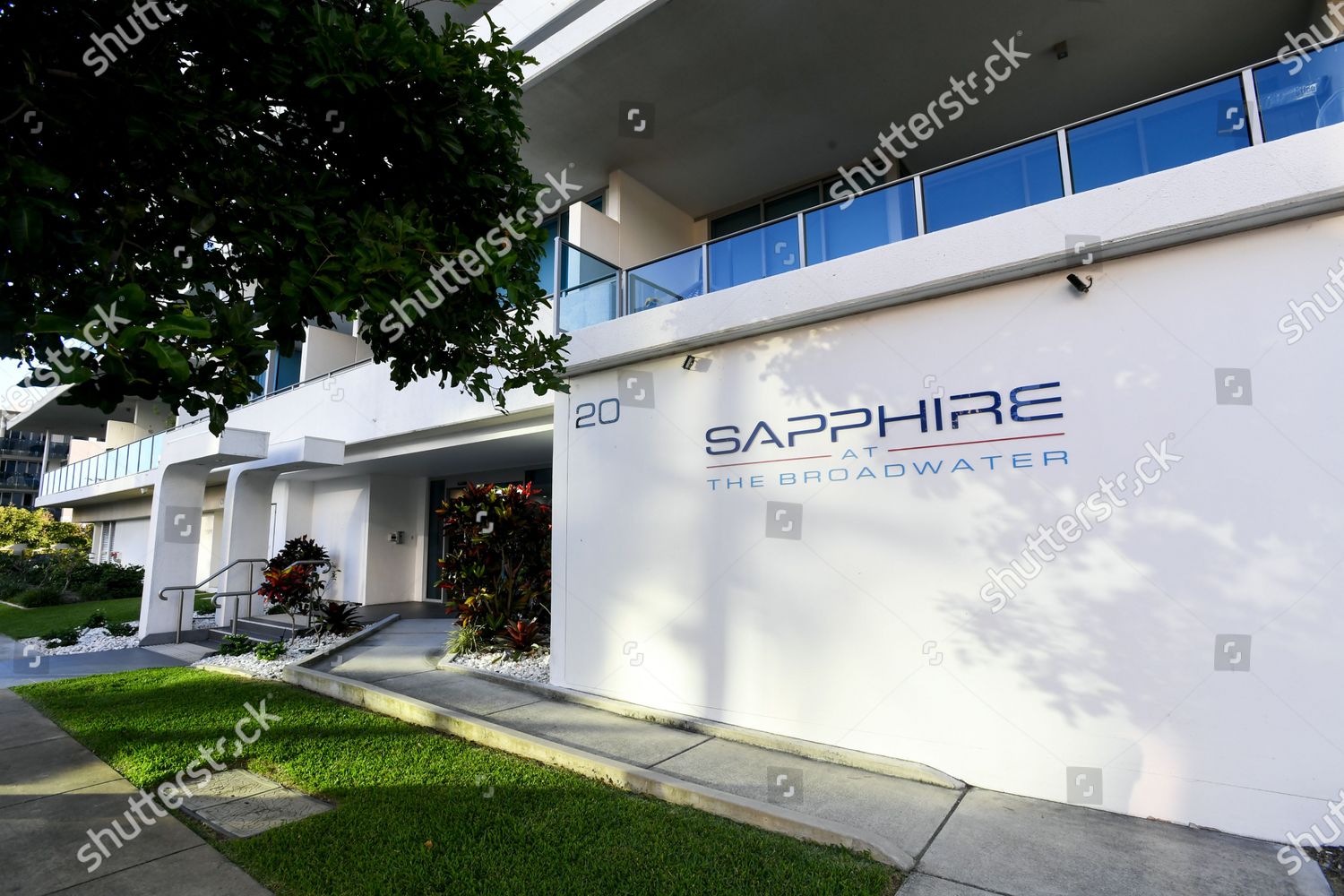 Sapphire Broadwater Labrador Coastal Suburb Gold Editorial Stock Photo ...
