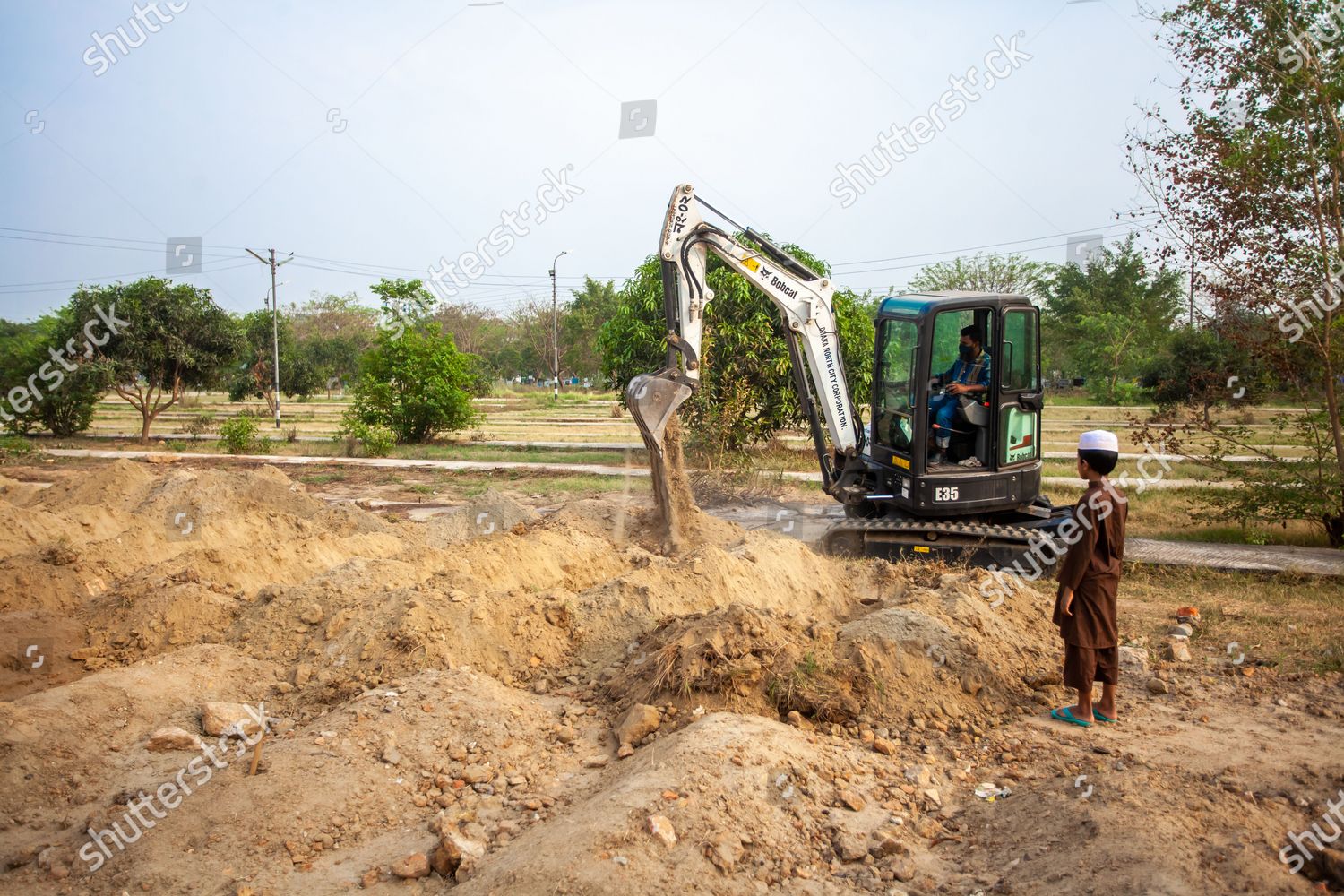 Excavator Seen Digging More Graves Covid19 Editorial Stock Photo ...