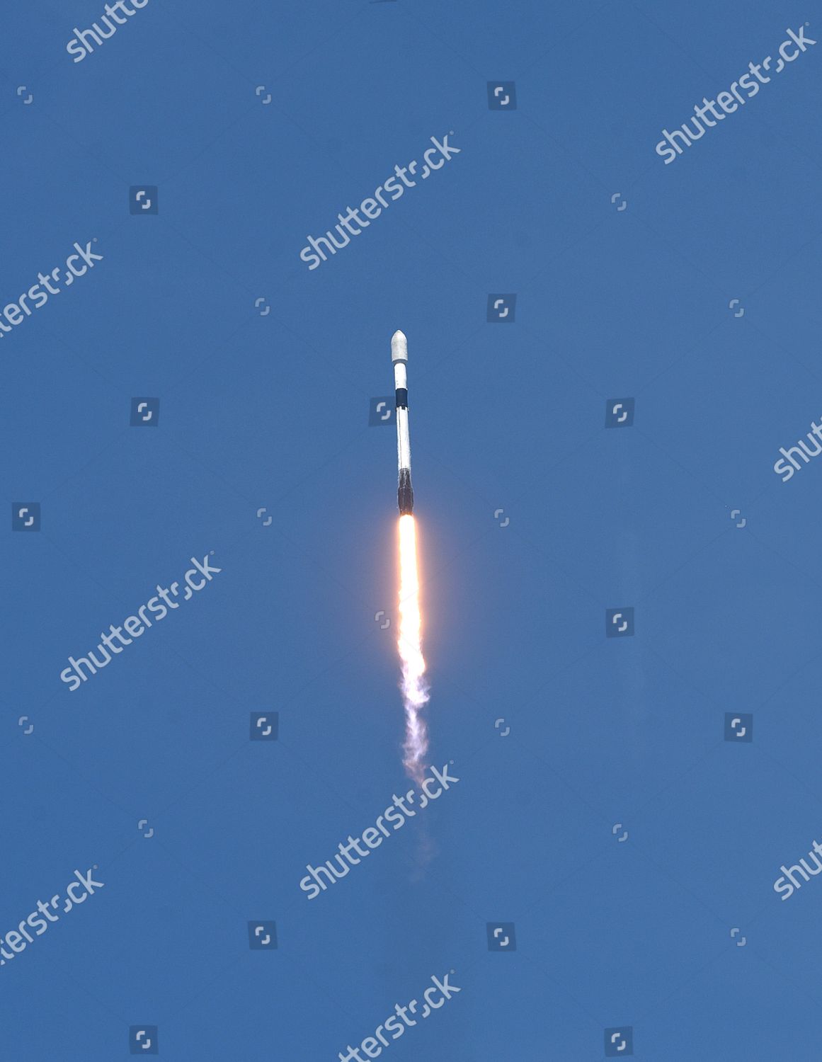 Spacex Falcon 9 Rocket Heads Orbit Editorial Stock Photo - Stock Image ...