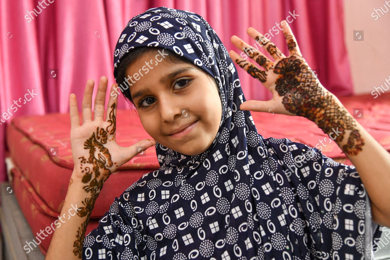 Preparation Eidalfitr India Muslim Girls Show Editorial Stock Photo ...