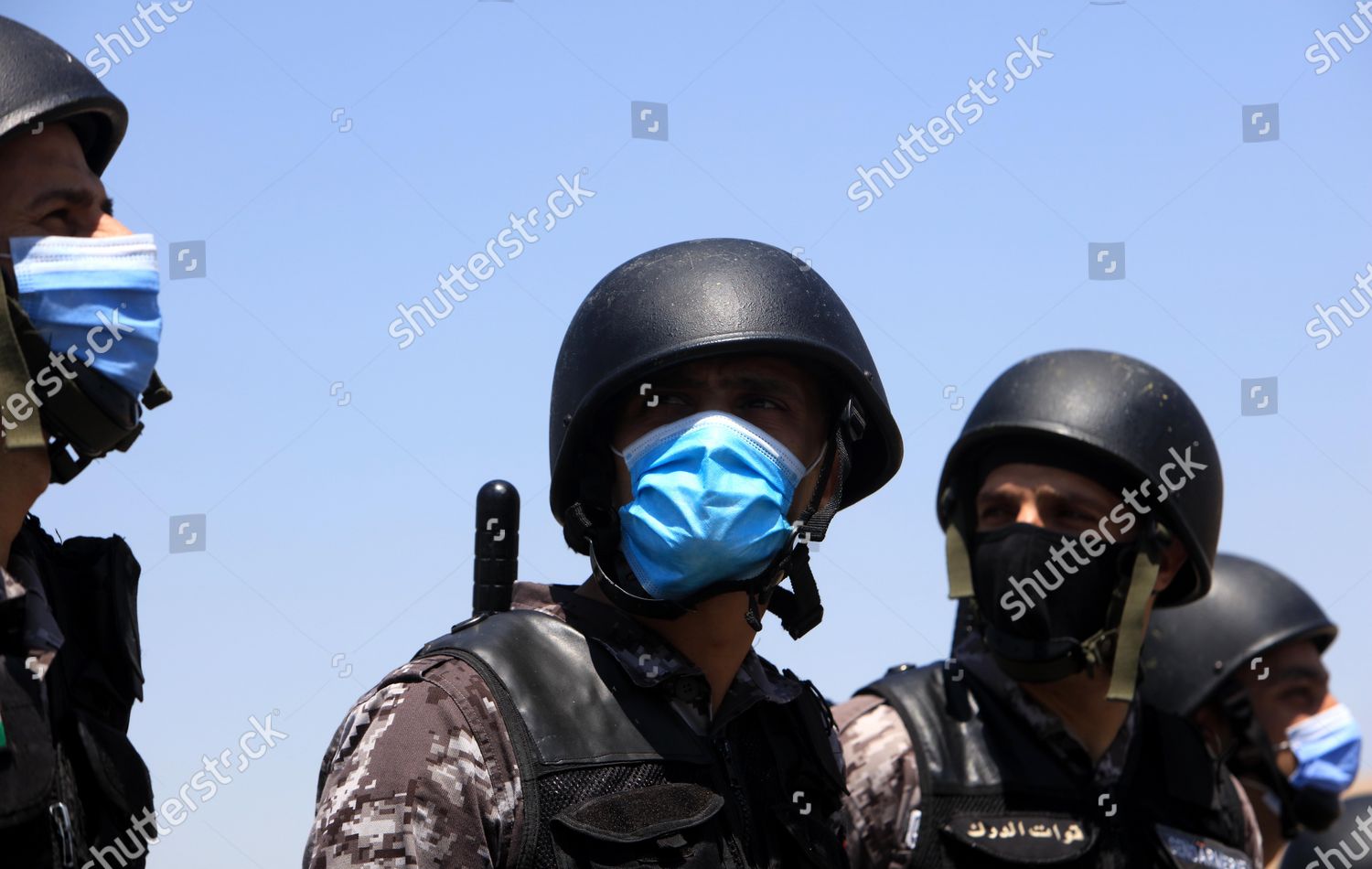 Jordanian Security Personnel Stand Guard Jordanians Editorial Stock ...
