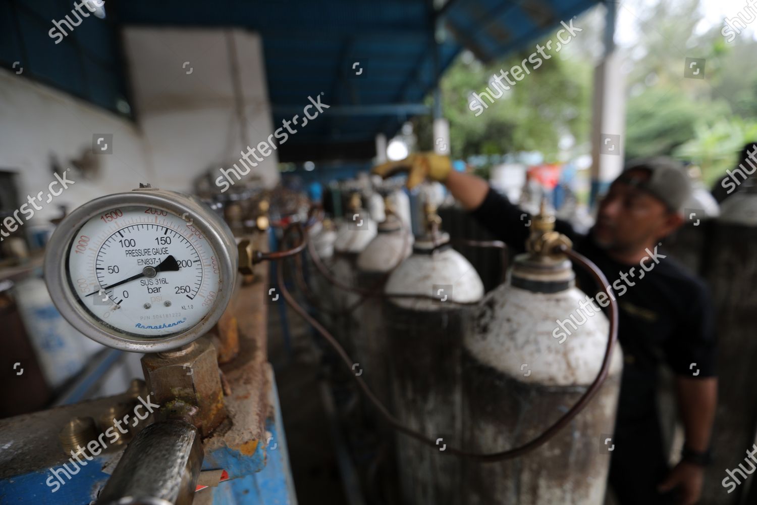 Worker Fills Oxygen Cylinders Oxygen Refilling Editorial Stock Photo ...