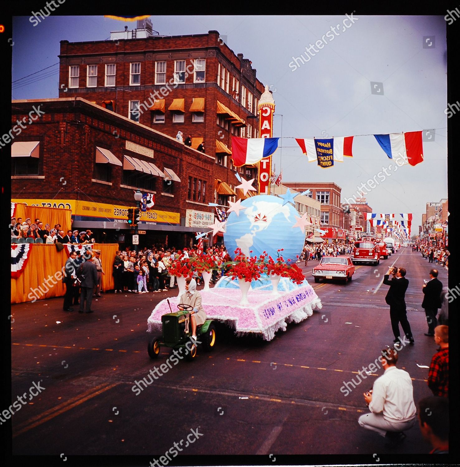 People Watching Parade Aberdeen Quints Aberdeen Editorial Stock Photo ...