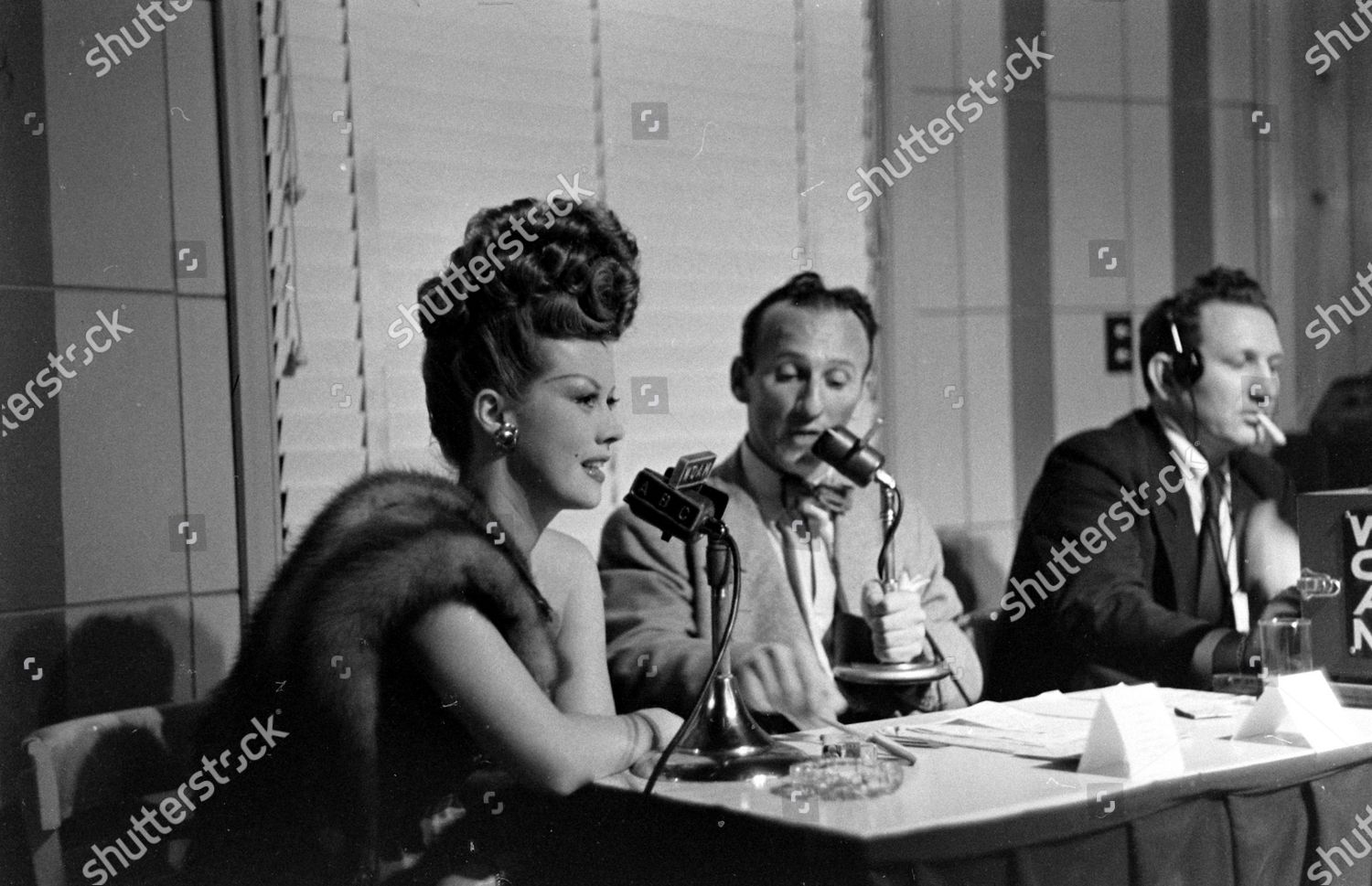 People Talking Table Minskys Burlesque Music Editorial Stock Photo ...