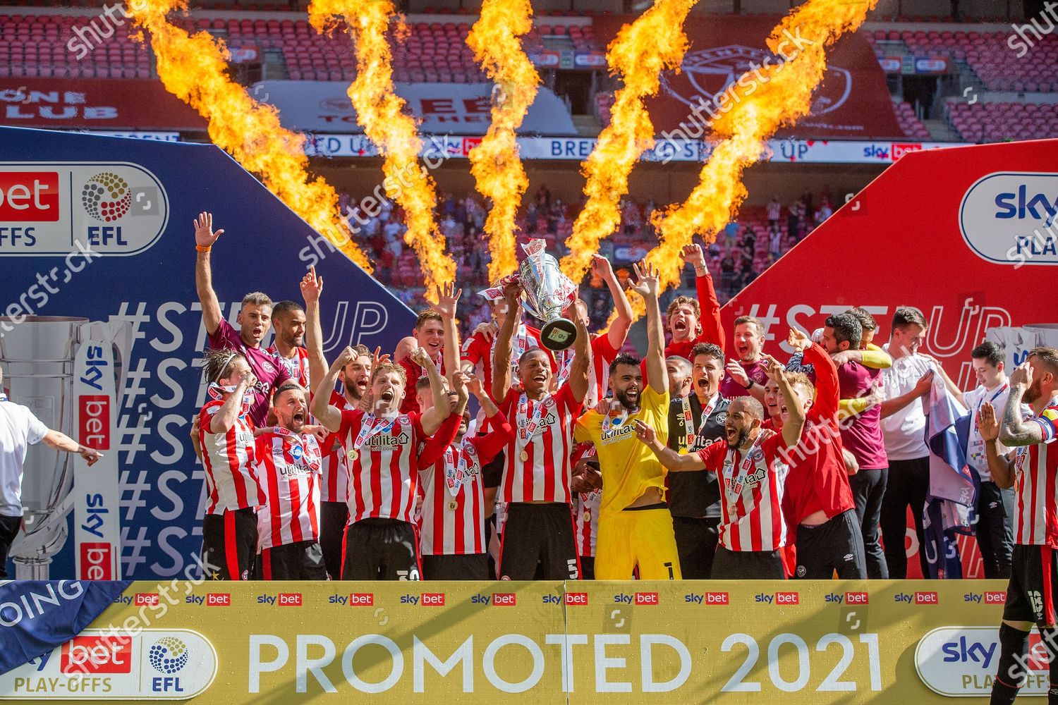 Brentford 20 Brentford Players Staff Lift Editorial Stock Photo - Stock ...