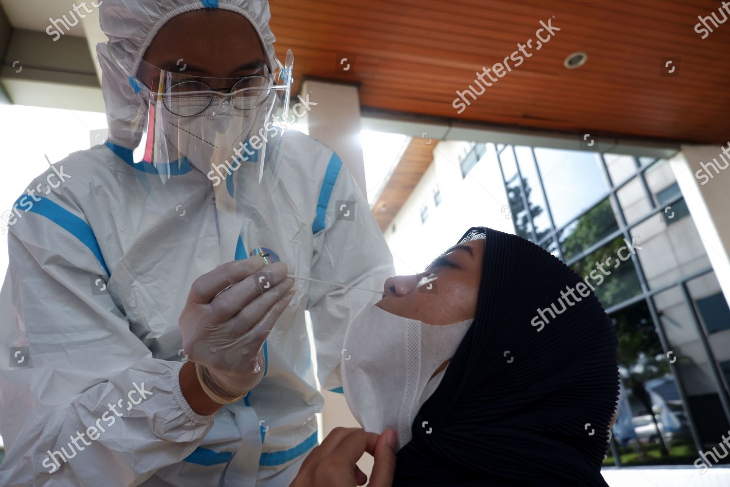 Health Workers Wearing Personal Protective Equipment Editorial Stock ...