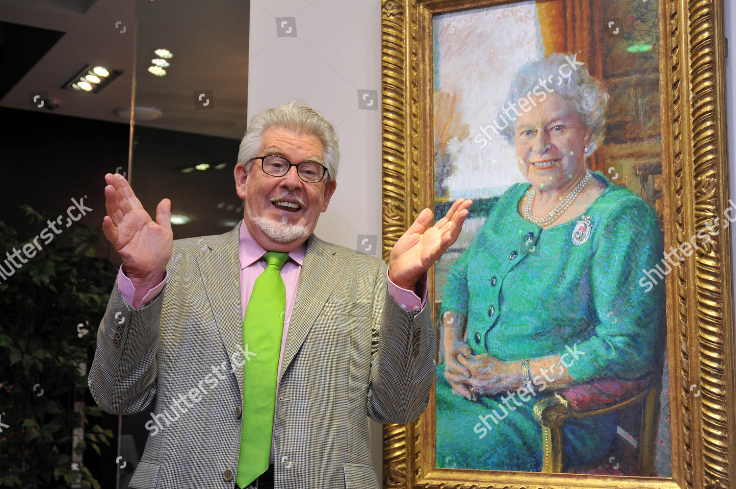Rolf Harris His Painting Queen Elizabeth Editorial Stock Photo - Stock ...
