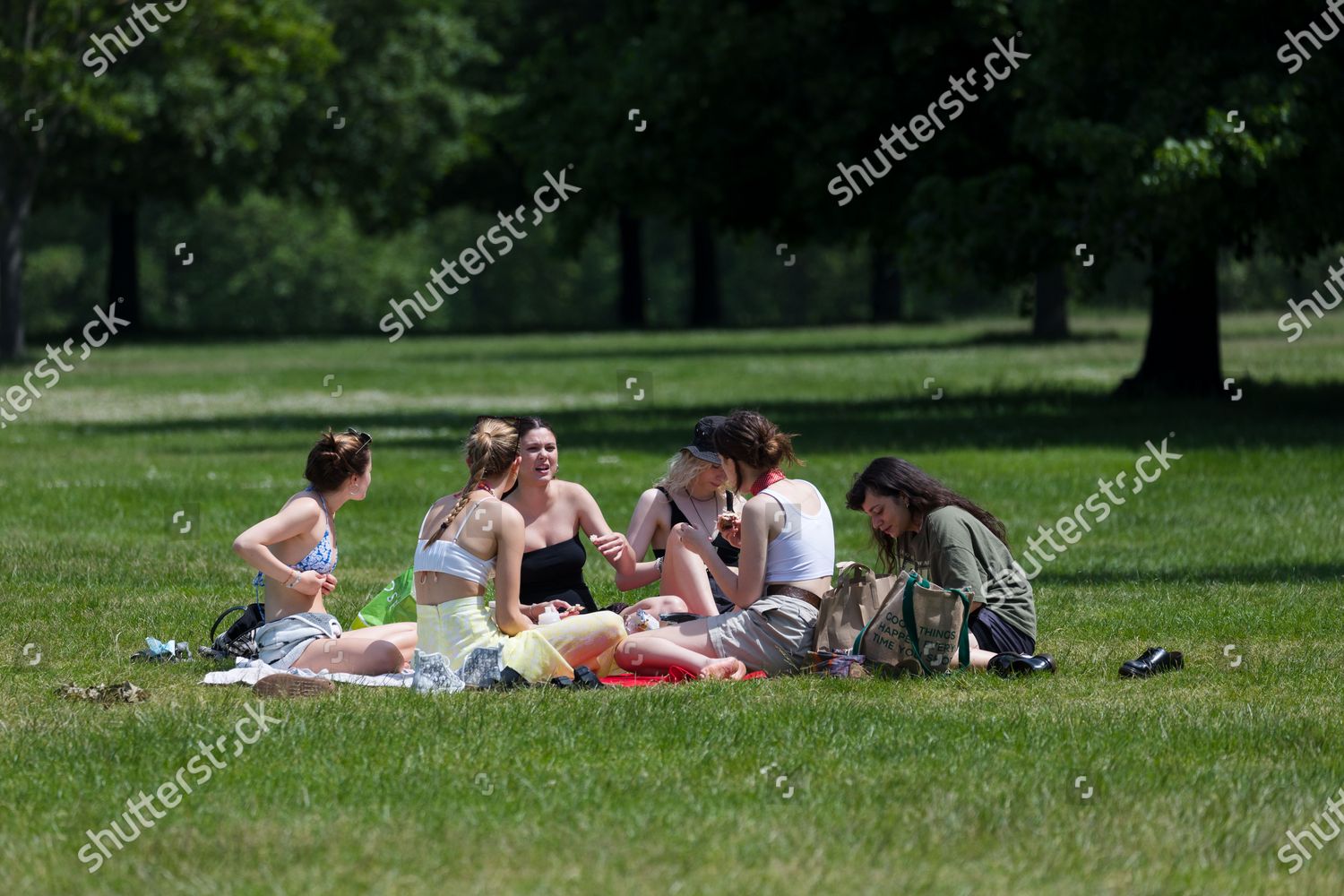 Group People Enjoying Hot Weather Hyde Editorial Stock Photo - Stock ...