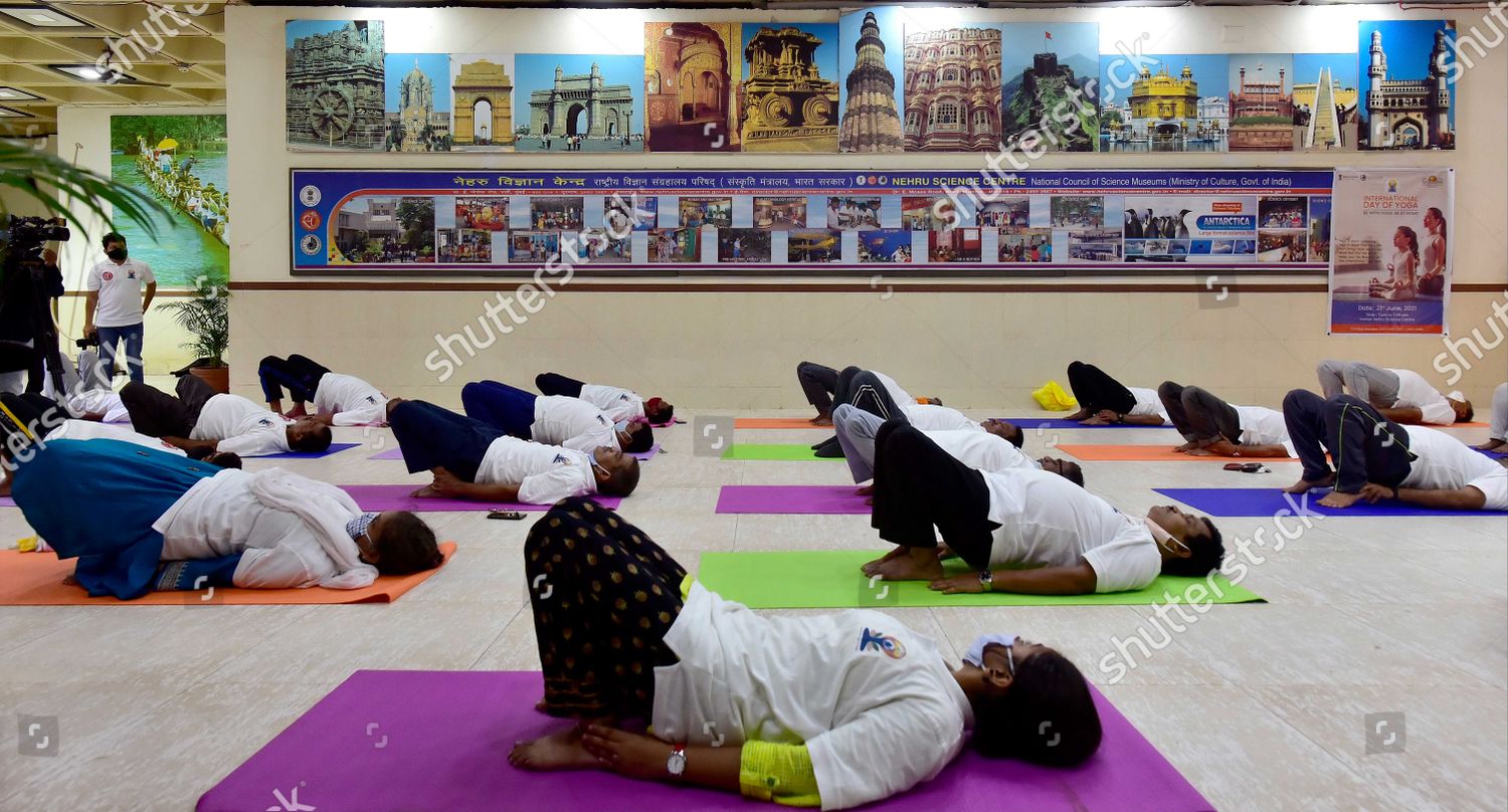 Yoga Enthusiasts Perform Yoga Celebrate International Editorial Stock ...