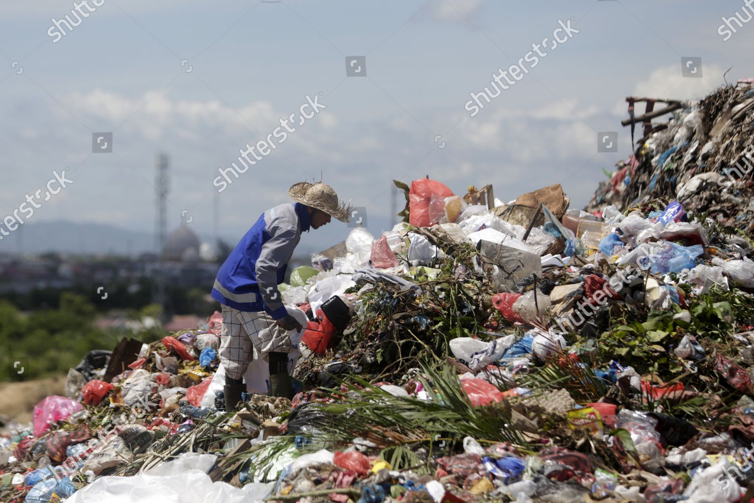 Scavengers Search Pick Plastic Waste Recycling Editorial Stock Photo ...