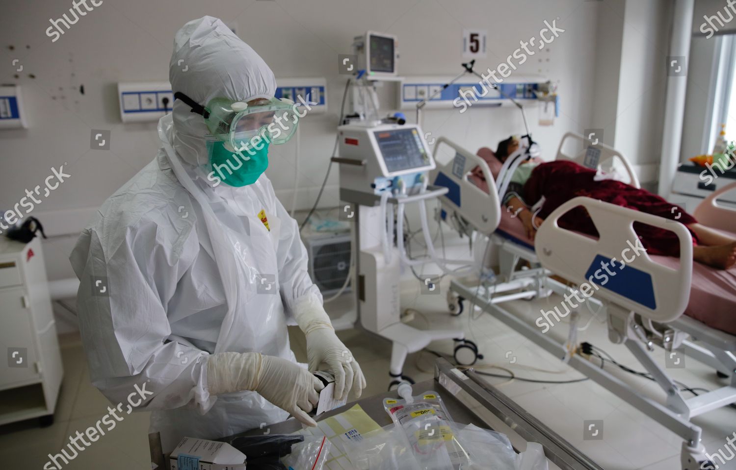 Intensive Care Unit Icu Worker Conducts Editorial Stock Photo - Stock ...