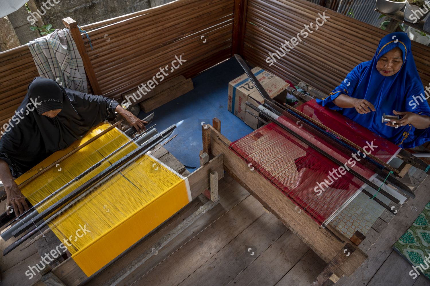 Craftsmen Complete Manufacture Silk Fabrics Using Editorial Stock Photo ...