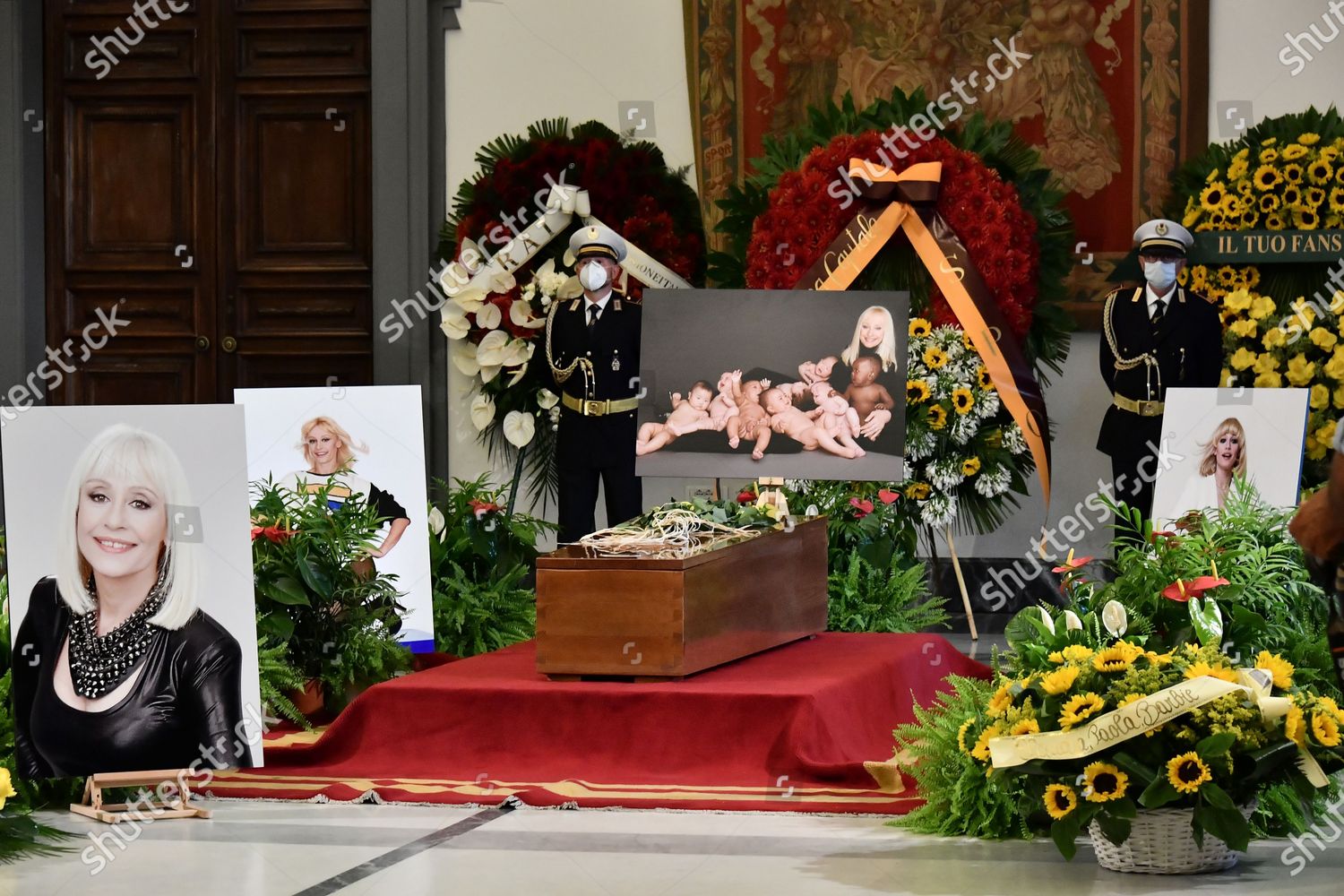 Coffin Raffaella Carra Funeral Chamber Capidoglio Editorial Stock Photo ...