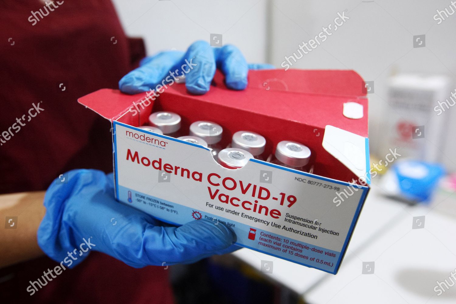 Medical Worker Holds Packaging Moderna Covid19 Editorial Stock Photo ...